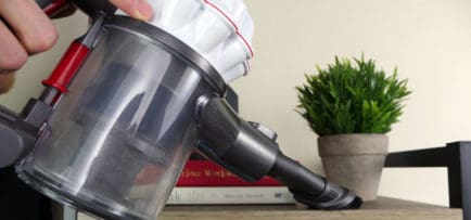 Dyson V6 vs. V7 (12 Side-by-Side Comprative Tests) | Modern Castle