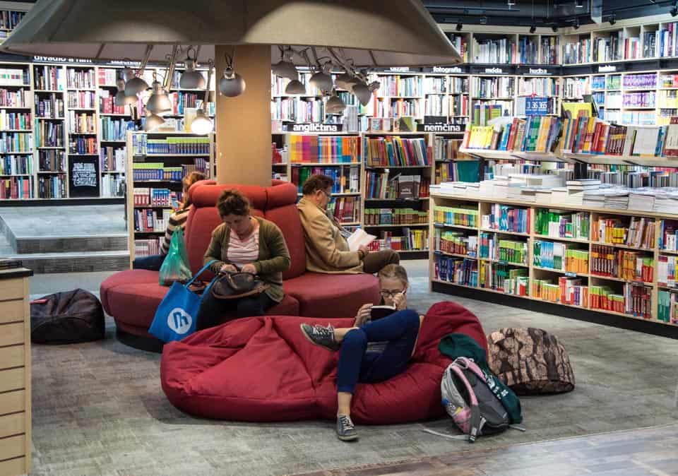 How to Build a DIY Home Library for Kids